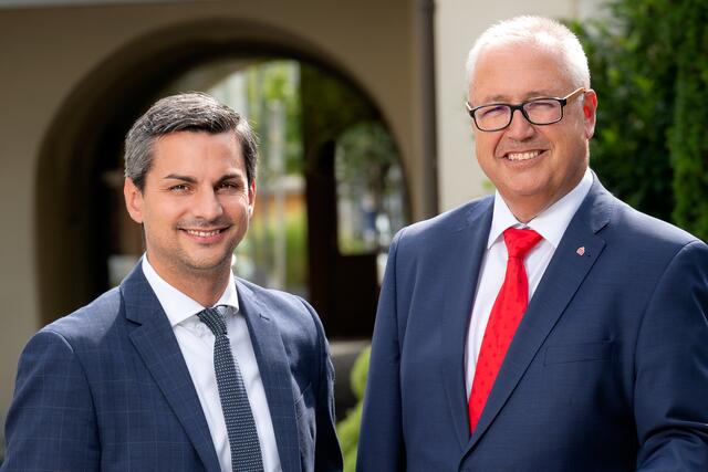 Herzogenburg: Sparkasse unterstützt Mittelschule mit Laptops ...
