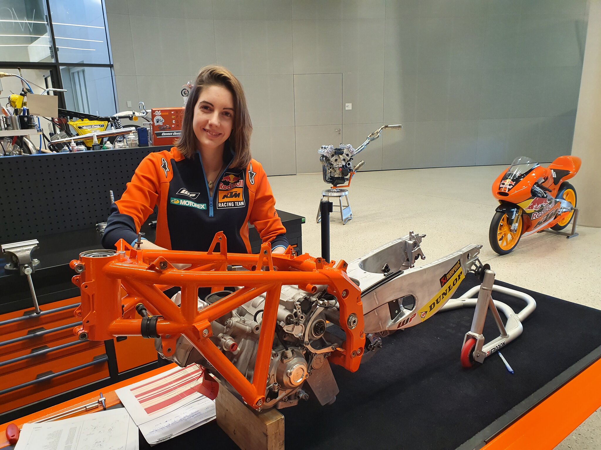 MÄDCHEN IN TYPISCHEM MÄNNERBERUF: Ein Mädchen, die Männer und ihre ...