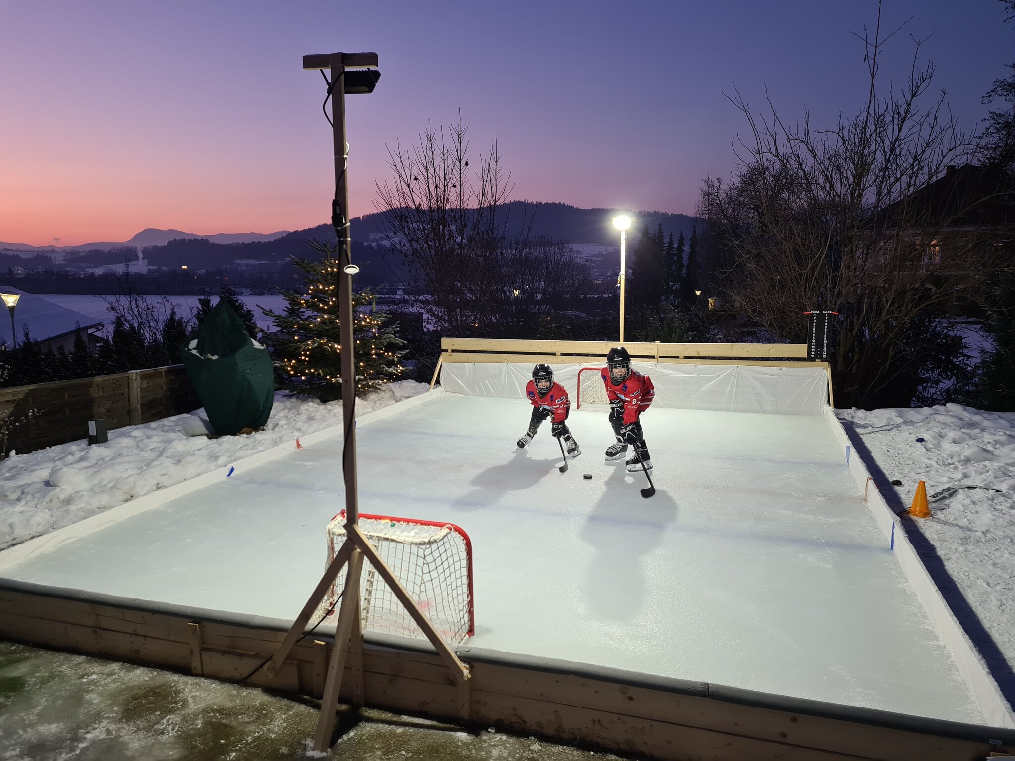 St. Donat: Ein privater Eishockeyplatz, der keine Wünsche offen lässt ...