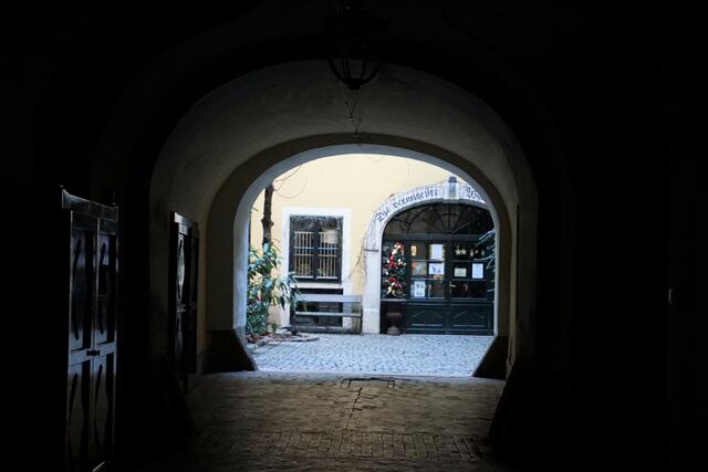 Innenhöfe: Altwiener Innenhöfe und Pawlatschen. - Liesing