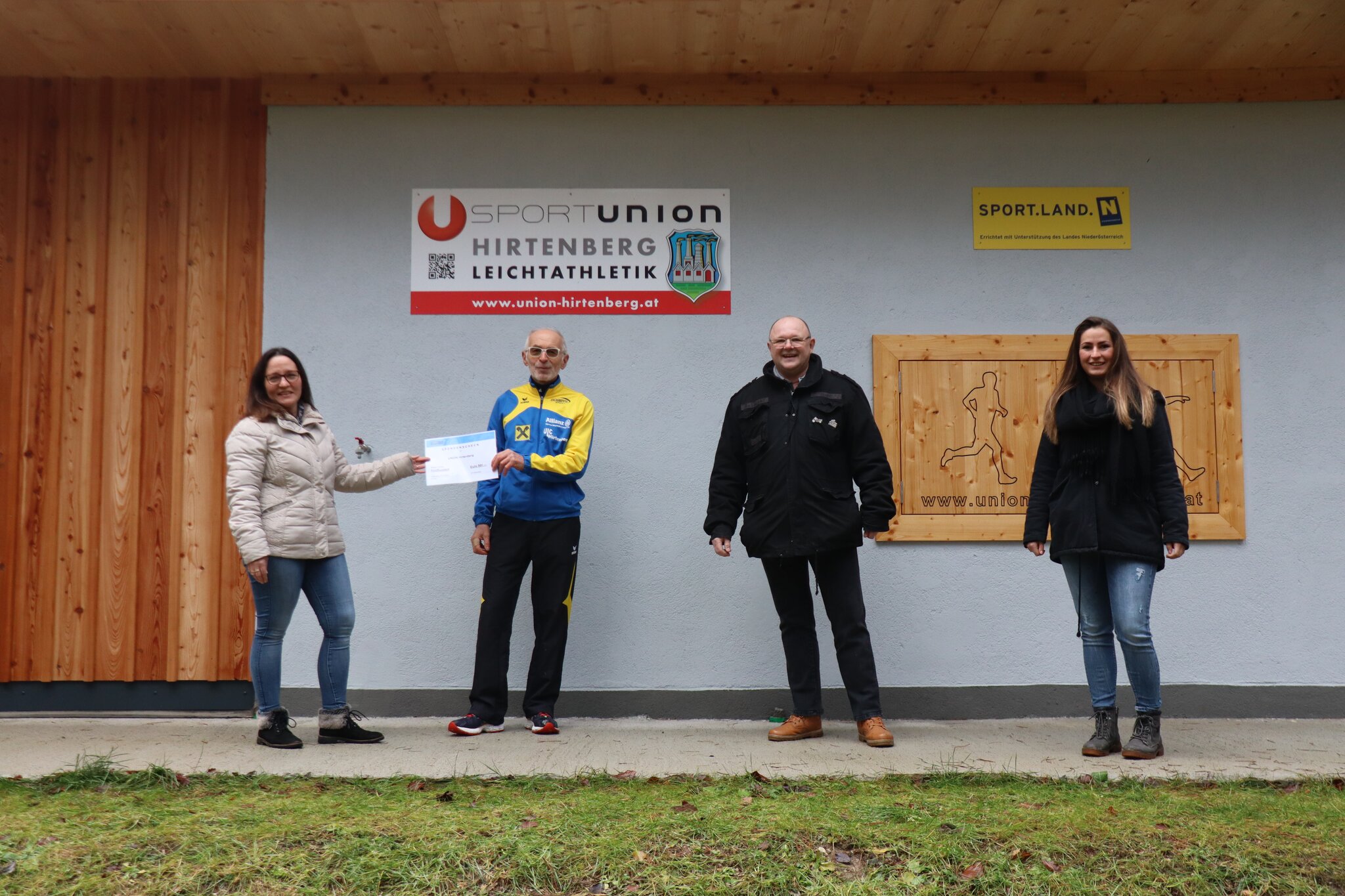 Benefiz: Trotz abgesagtem Silvesterlauf sammelte die ÖVP Hirtenberg für ...