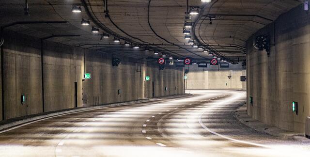 Unfall: Tunnel Bindermichl nach Lkw-Crash stundenlang gesperrt - Linz