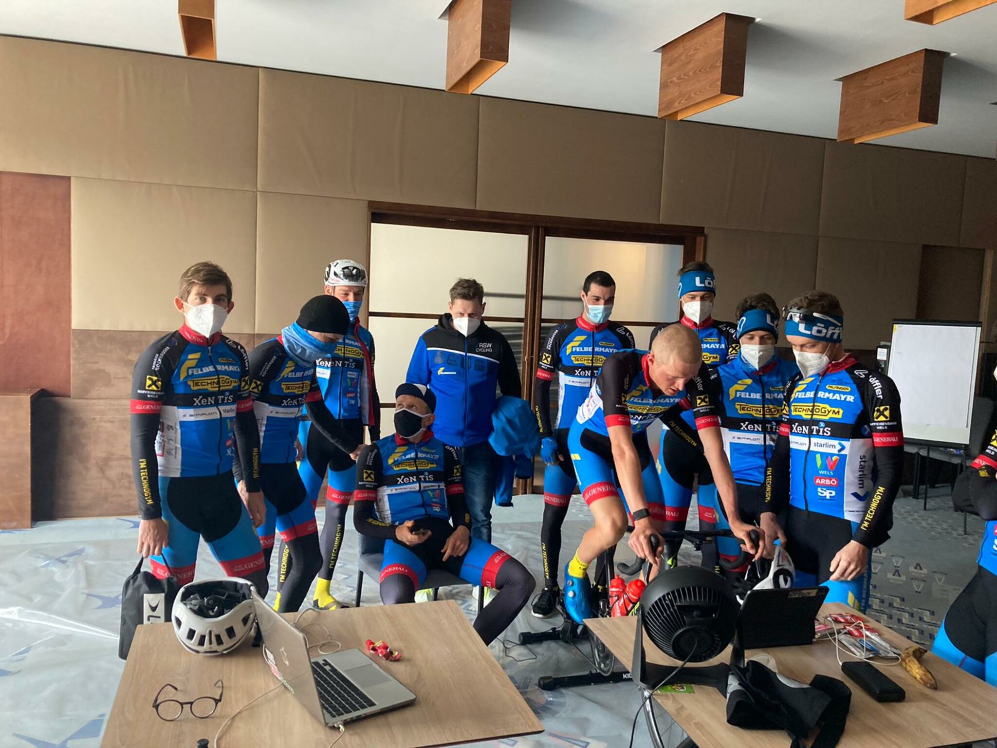 Vom Trainingslager in Kroatien aus bei eCycling-Rennen auf das Podest ...