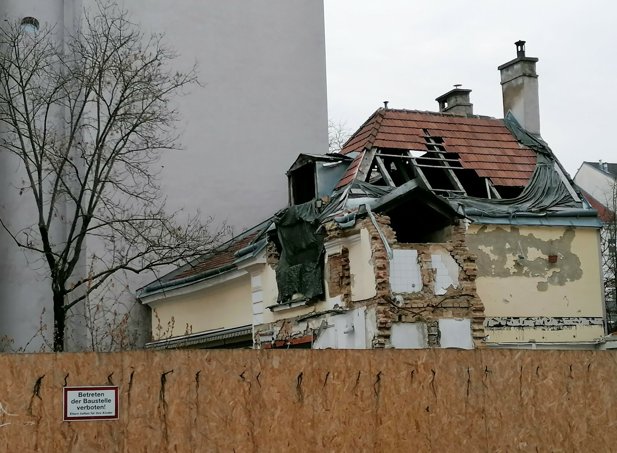 Die Ruine mitten im 4.!: Wie lange noch??? - Wieden