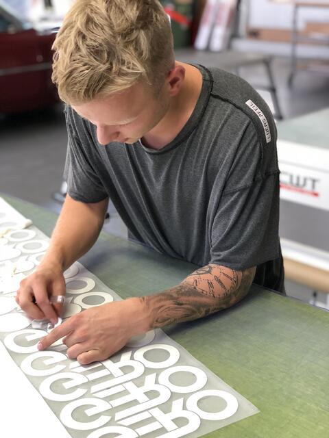 Mode aus Ried: Lucas Pfeil hat nur "Unfug" im Kopf - Ried