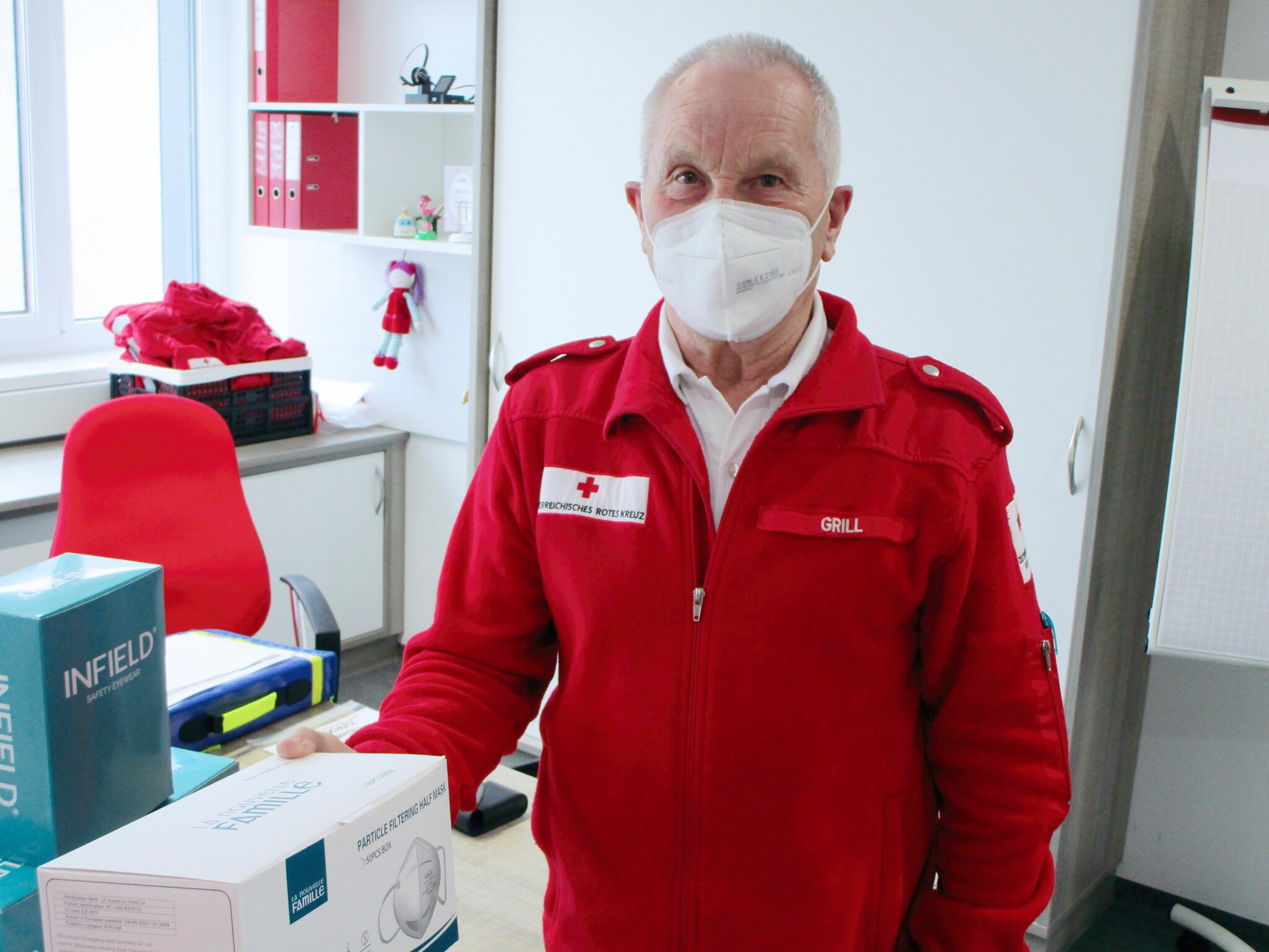 Florian: Preis für Ehrenamt: Seit über 30 Jahren die "Rote Jacke" an ...