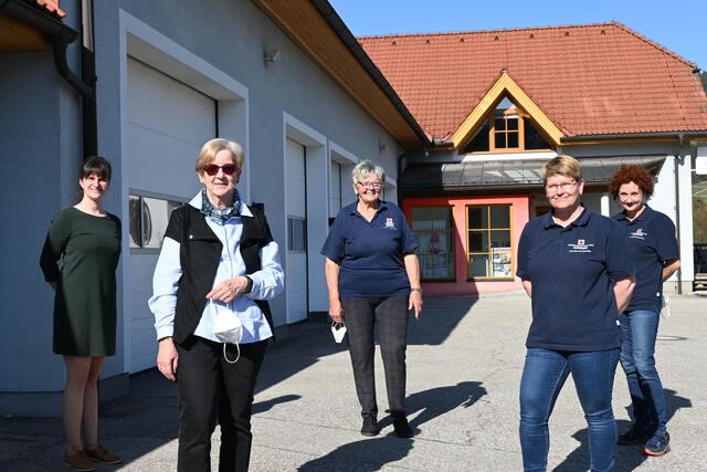 Für Menschen aus der Region: Goldhauben Weyer spenden für den Rotkreuz ...