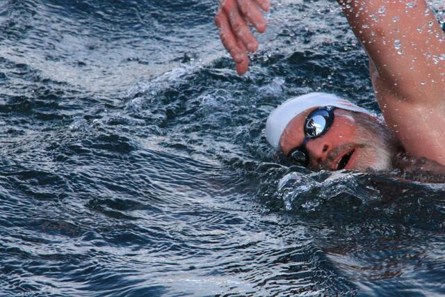 Gerald Daringer aus Telfes: Österreichischer Rekord im Eisschwimmen ...
