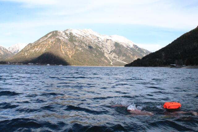 Gerald Daringer aus Telfes: Österreichischer Rekord im Eisschwimmen ...