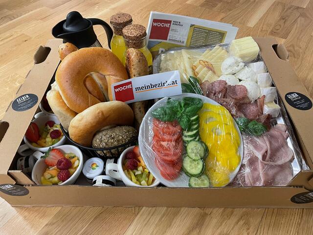 Gewinnübergabe: Mit der WOCHE zum Frühstücksgewinn - Weiz