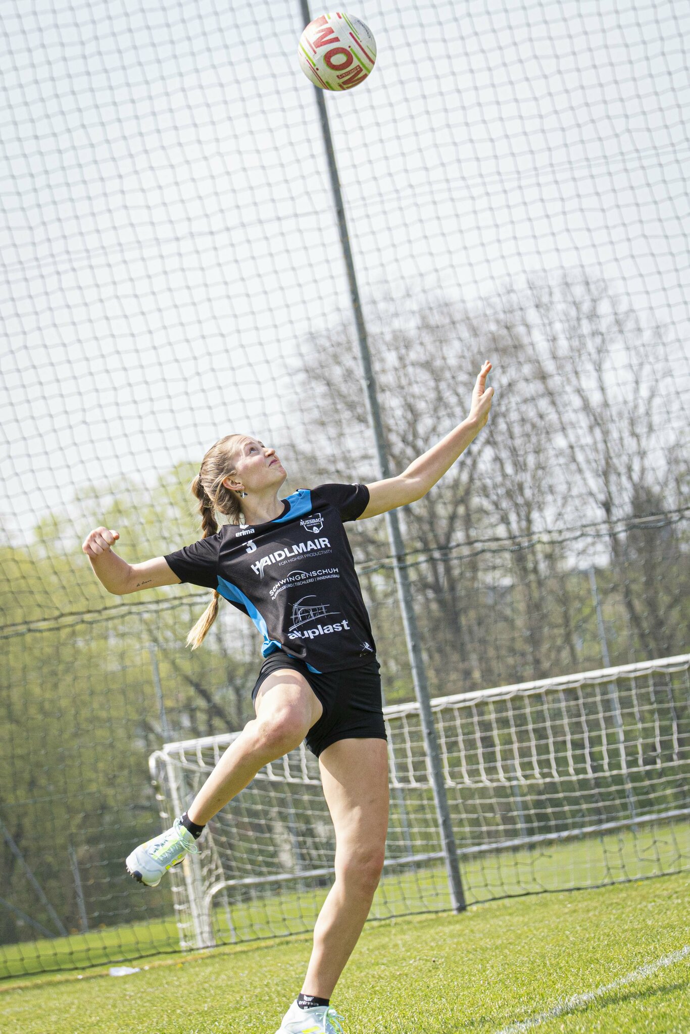 Faustball Bundesliga: Nußbacher Damen lassen nichts anbrennen! - Kirchdorf