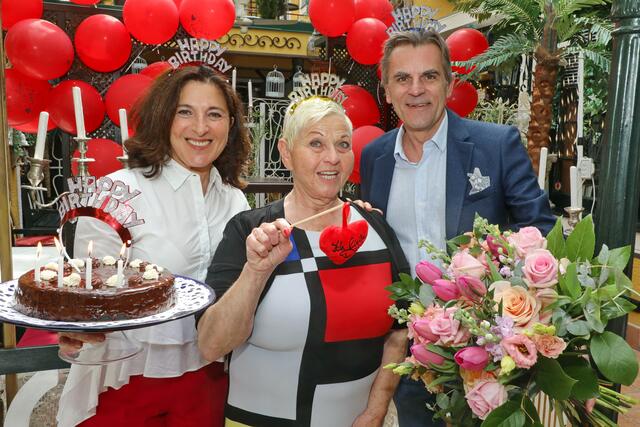 Marchfelderhof: Wie die Jazz Gitti zur Spargelschäl-Weltmeisterin wurde ...