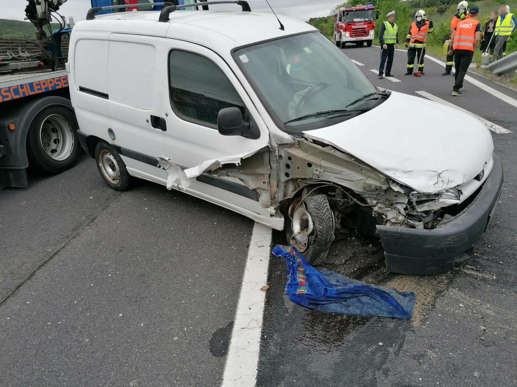Unfall auf S4: Feiertagseinsatz für die Feuerwehr Bad Sauerbrunn ...