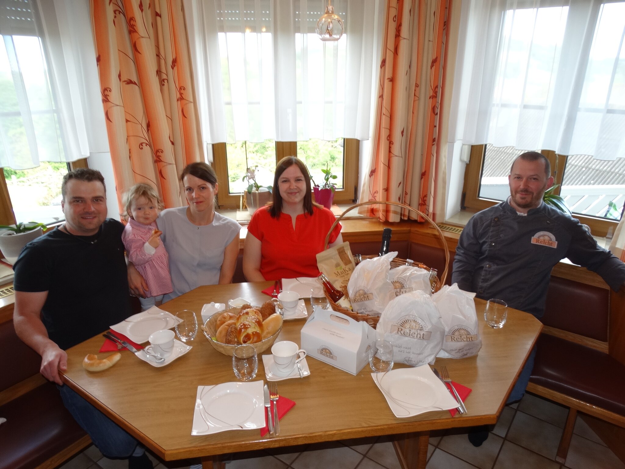 WOCHE-Gewinnspiel: Reicht-Frühstückskorb für Familie Gutmann in Pretal ...