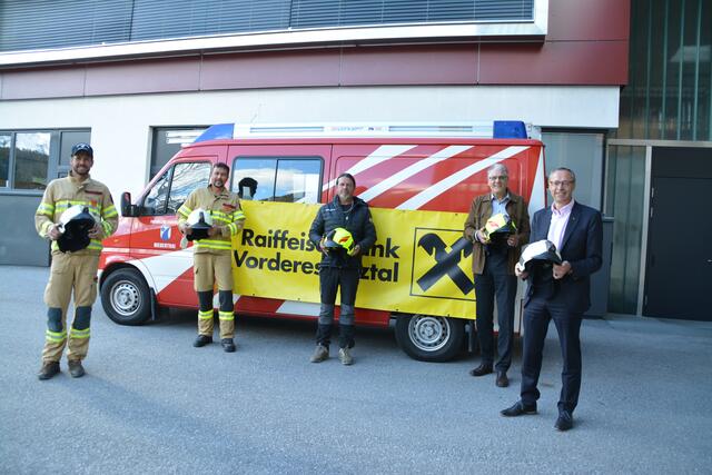 Sponsoring von Feuerwehrausrüstung: FF Niederthai bekam fünf neue ...