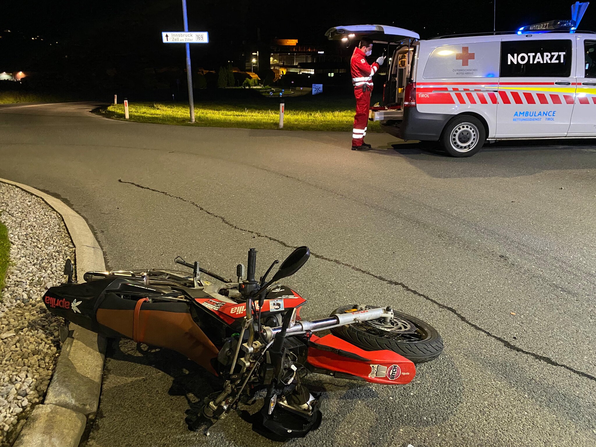 Fügen: Schwerer Verkehrsunfall zwischen Pkw und Moped - Schwaz