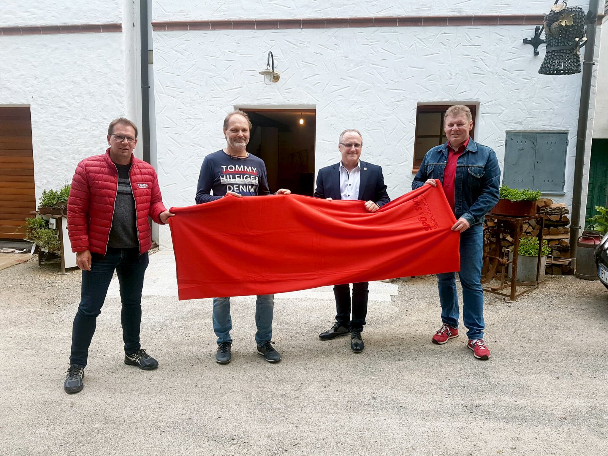 SPÖ spendet Decken: Gemütliche Schanigarten-Treffen - auch in kalten ...