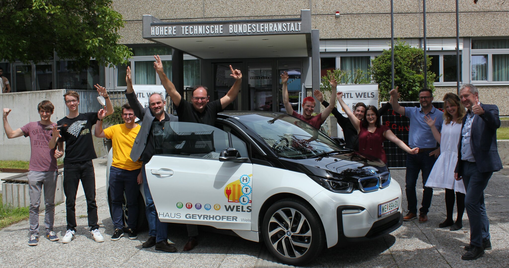 Schüler und Betreuer erfahren mit i3 E-Mobilität: HTL Wels setzt auf ...