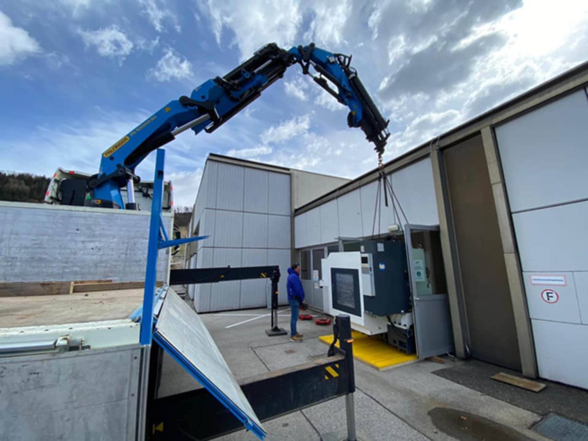 HTL Wolfsberg erhielt CNC-Maschine von Firma Mahle - Kärnten
