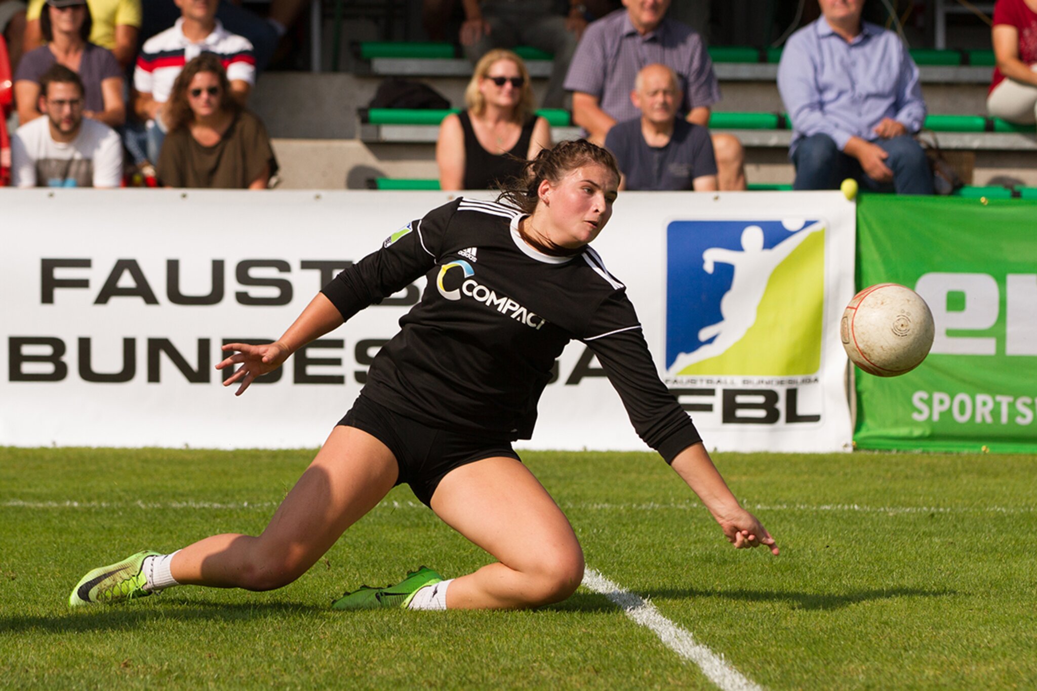 Faustball: Damen-Team aus Seekirchen mit überraschender Niederlage ...