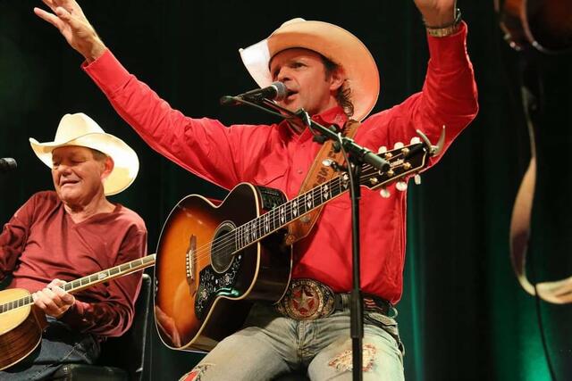 Roadie gesucht: Kronstorfer Country-Musiker Michael Stone sucht Roadie ...