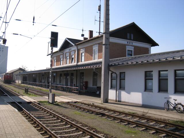 Bauarbeiten am Bahnhof Retz: Ausfall von Zügen, dafür ...