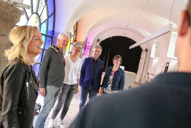 Neuer Gastrobetrieb: "220 Grad" eröffnet im Rupertinum neues ...