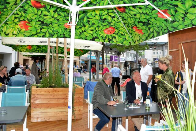 SonnenDECK als Wohlfühlzone am Hauptplatz - Mistelbach