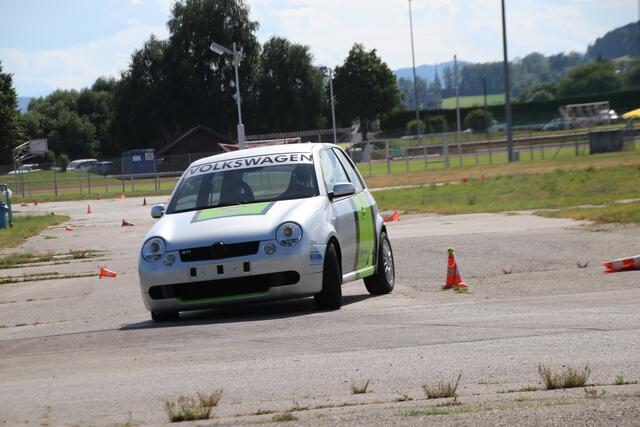 Autoslalom auf der Rennbahn - St. Veit