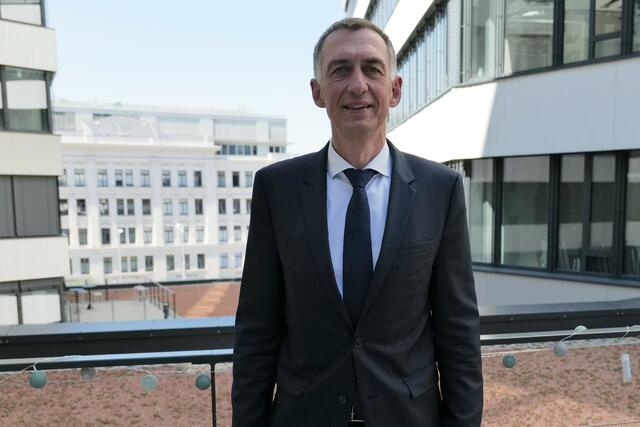 Finale der Fußball-Europameisterschaft: Deutscher Botschafter Ralf ...