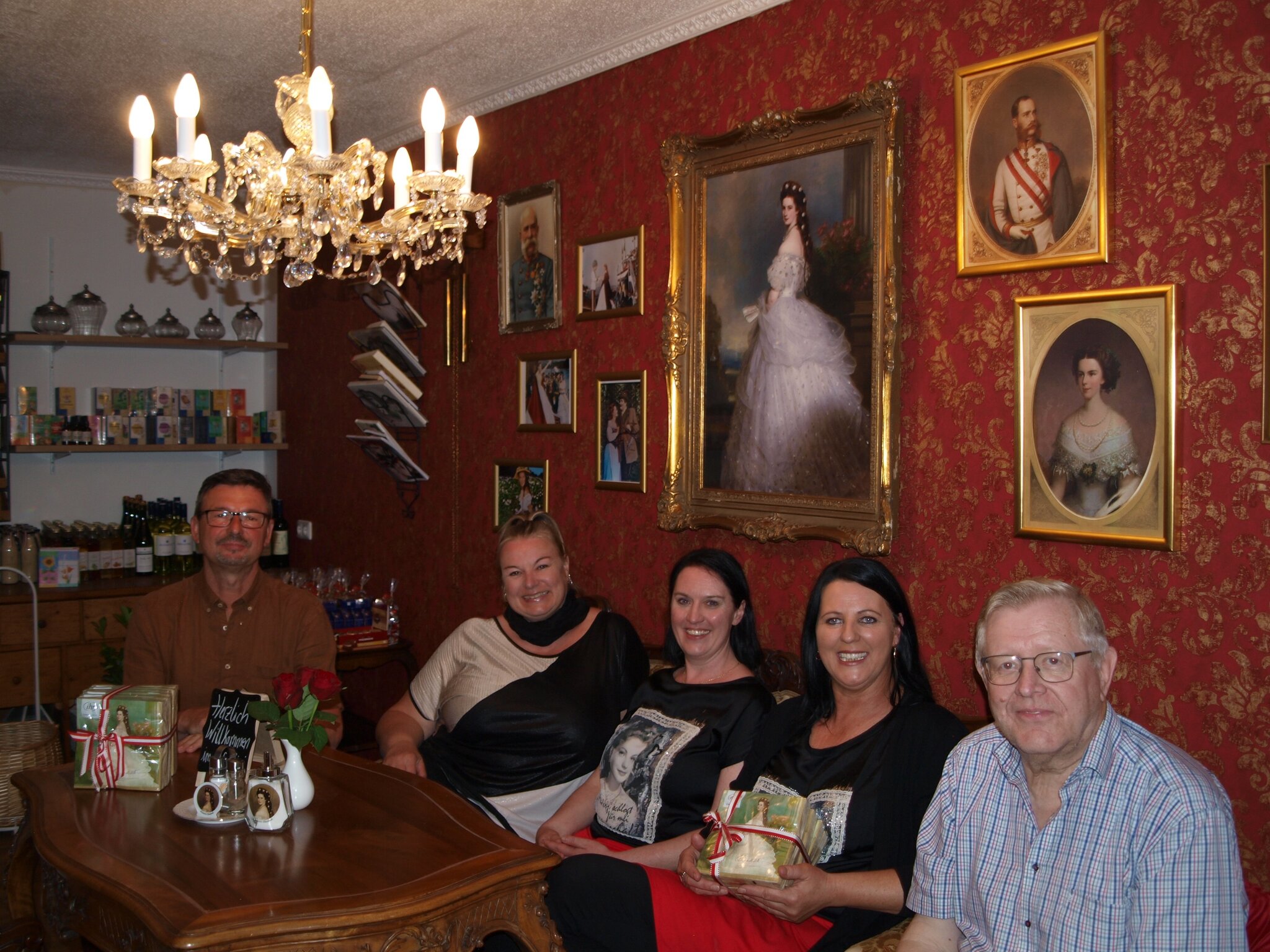 Eröffnung in Engelhartszell: Aus ehemaligen Krämerei wird Cafe Sissi ...