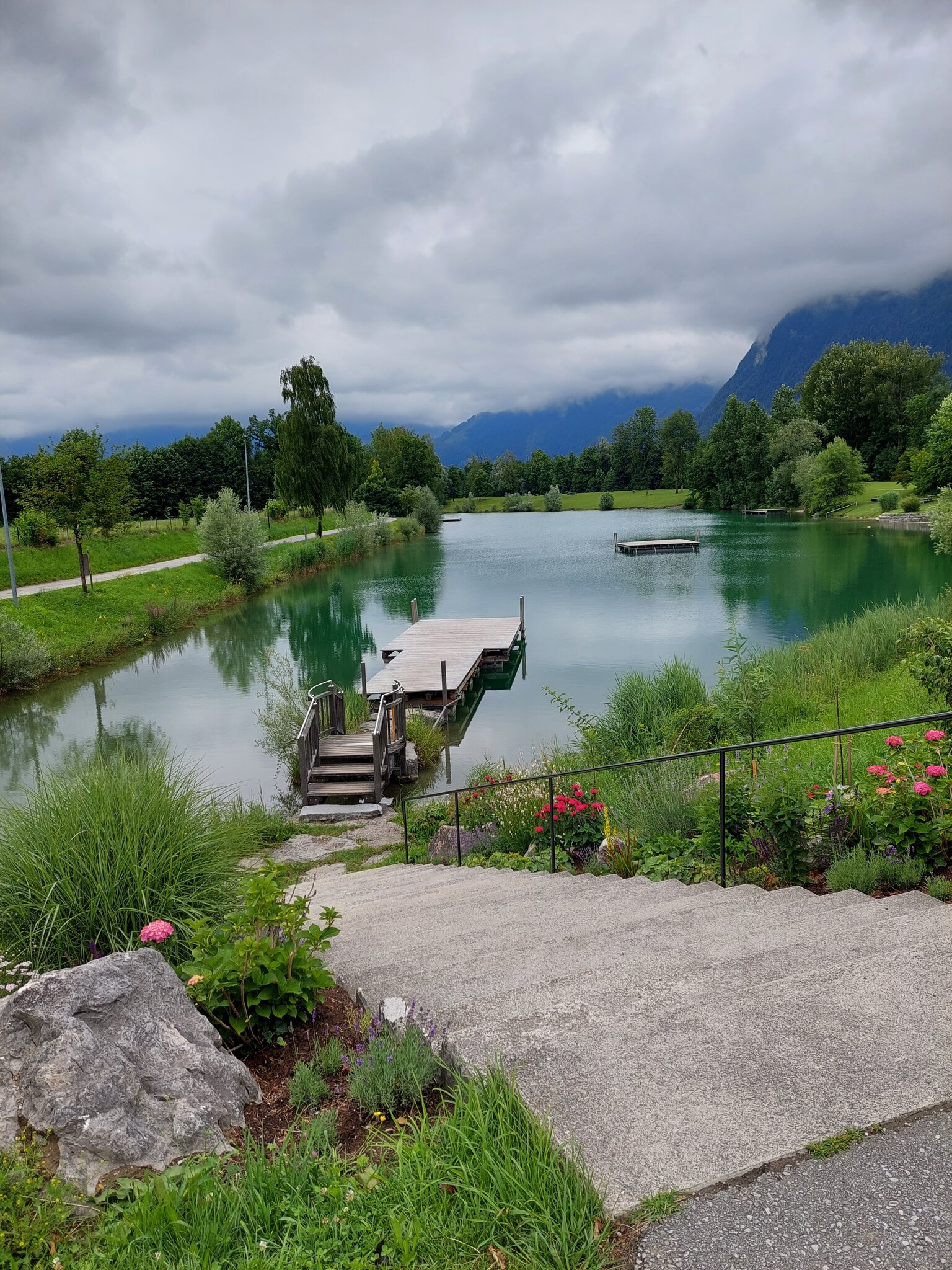 Kuchl Bürgerausee: Bürgerausee Kuchl mit Hochzeitsstiege - Tennengau