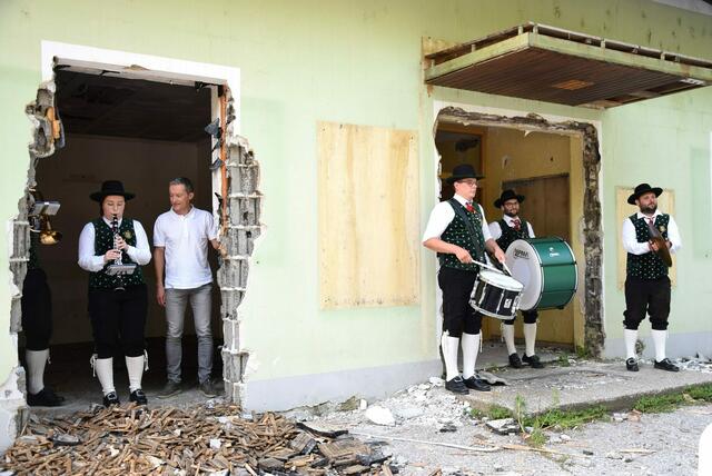 Spatenstich: Gemeinsames Vereinshaus in Gamlitz wird errichtet - Leibnitz