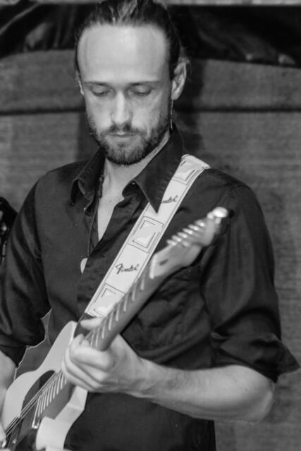 Daniel Fink live on Stage: Daniel Fink mit Band in der imster SoFuZo - Imst