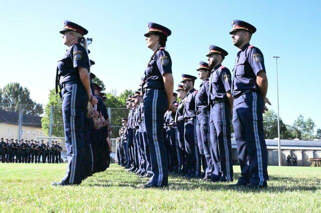 Verstärkung naht: Neue Polizisten erhalten Zeugnisse - Graz