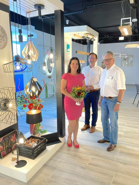 Neueröffnung in der Stockcity Plaza: Klaudia Seiter "erleuchtet ...