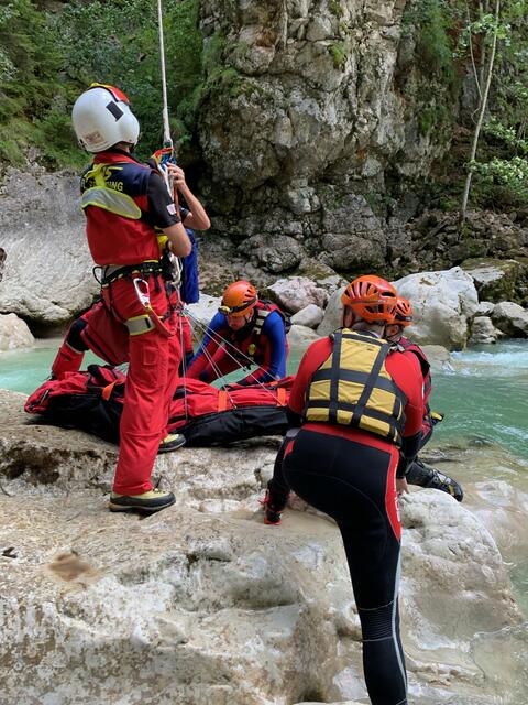 Unfall: Frau (25) beim Tubing in Brandenberg unter Wasser gedrückt ...