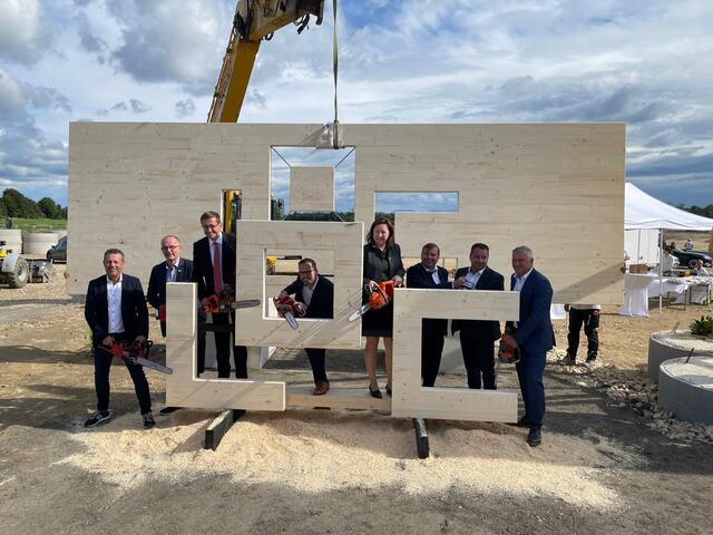 Brettsperrholzwerk: LOC Holz produziert in Arbing "Baustoff der Zukunft ...