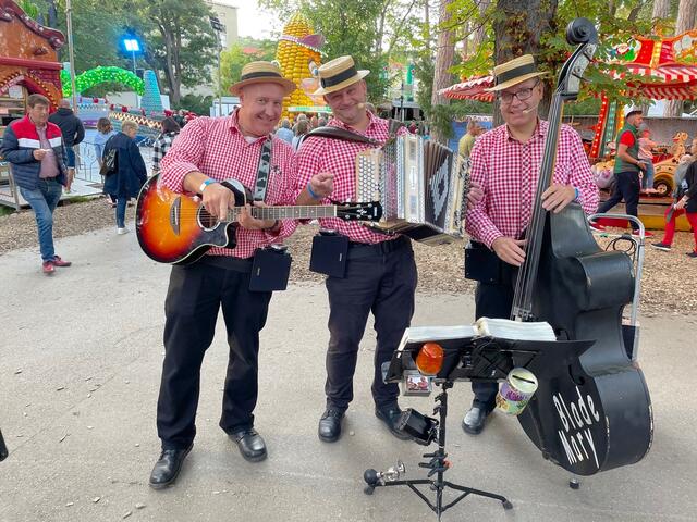 Krems: Mit Videos: Wachauer Volksfest am Tag der Tracht - Krems