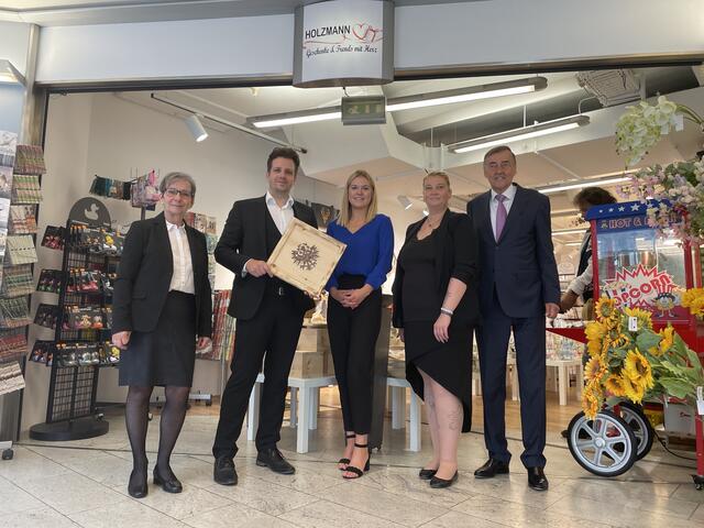 ECE Kapfenberg: Geschenke-Shop feiert Neueröffnung - Bruck an der Mur