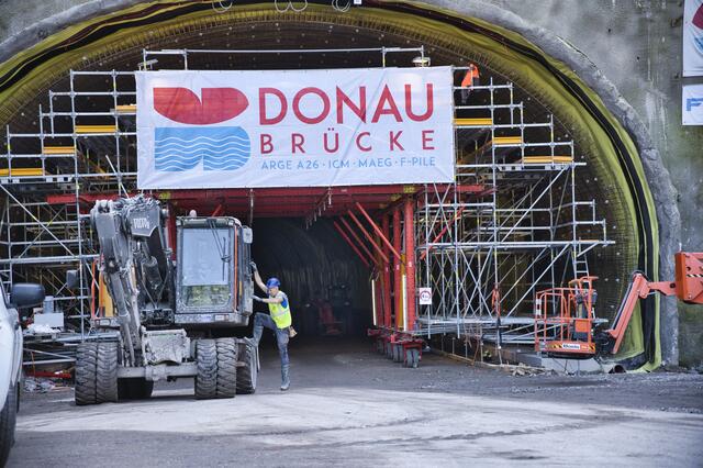 Bildergalerie: Erster Tunnel-Durchschlag beim Westring ist vollbracht ...