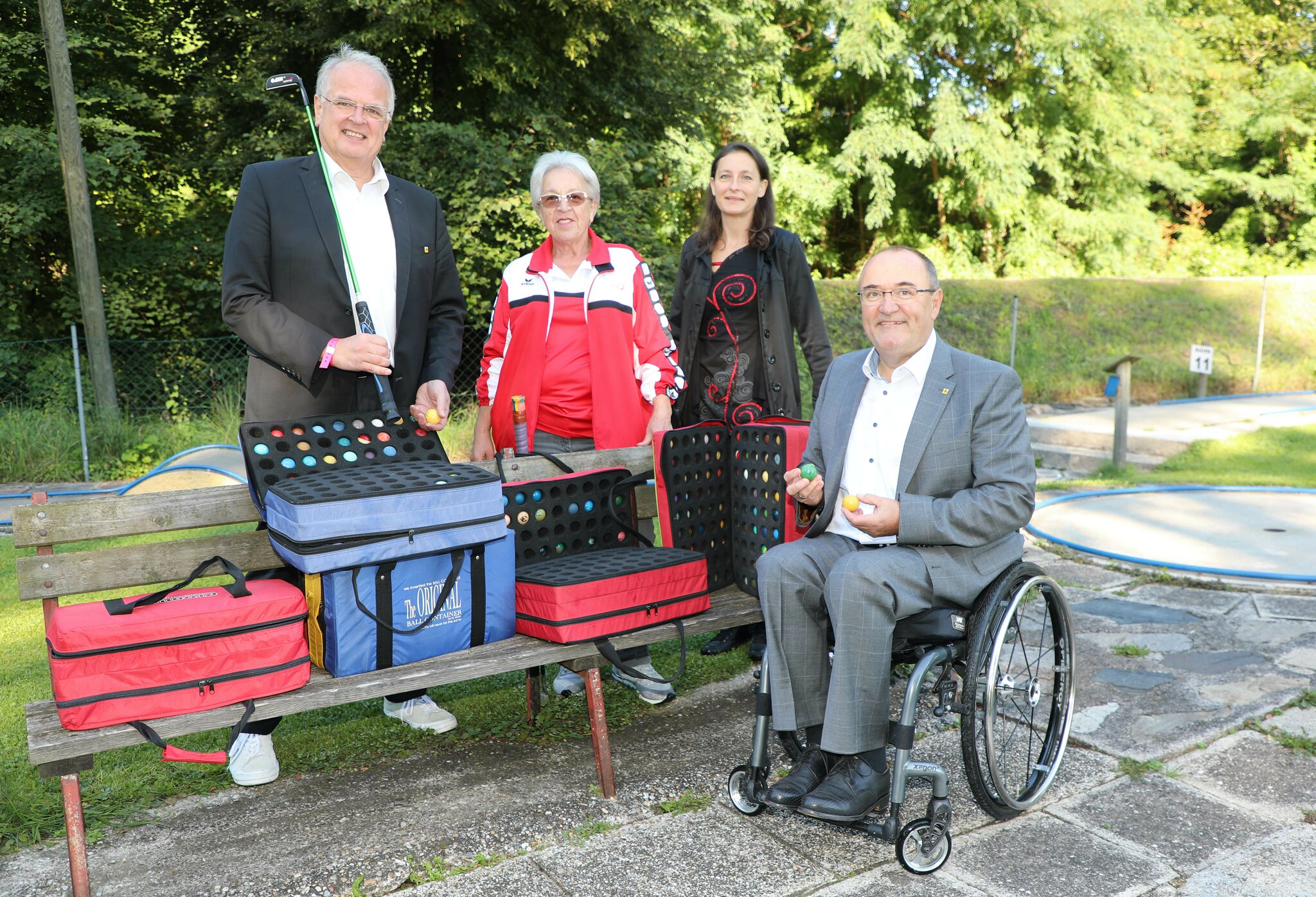 Sport: Kremser Stadtchef überreicht 700 neue Bälle - Krems