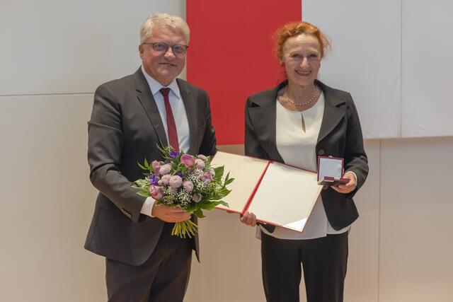 Feierliche Verleihung: Vier Linzer Persönlichkeiten mit hohen ...