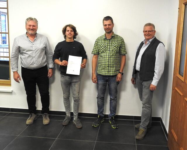 Lehrabschlussprüfung: Auszeichnung für Tischlerei-Lehrling - Kitzbühel