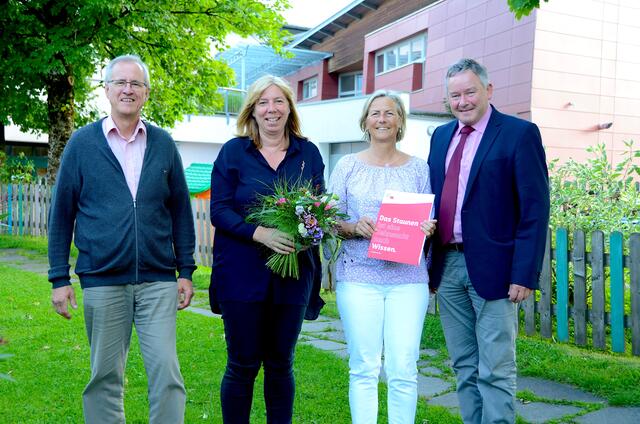 Übergabe: Karin Mesecke ist neue Leiterin der Erwachsenenschule ...