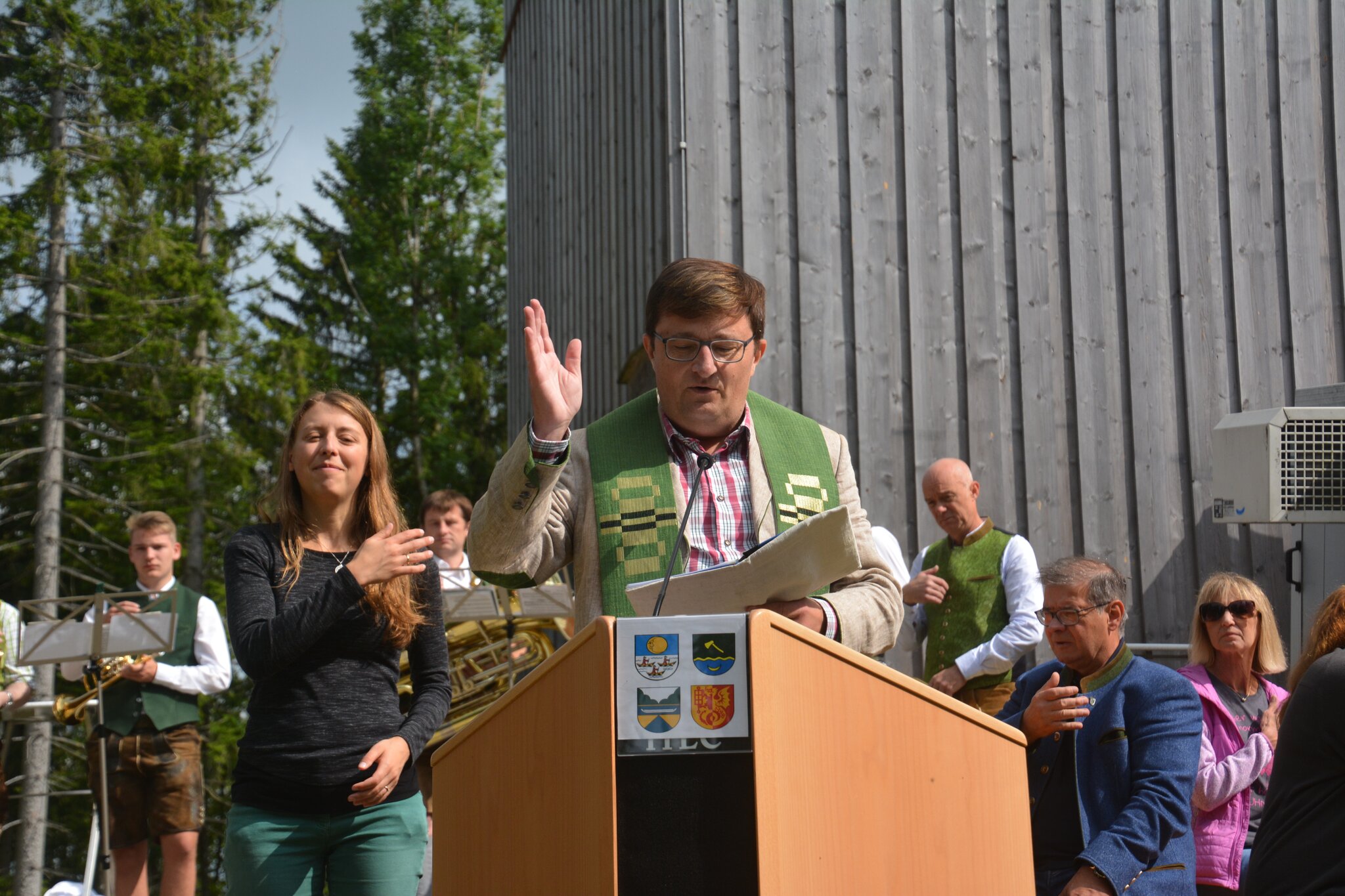 Aussichts Turm am KULM: Pfarrer Thomas. Lechner aus der Oberwang hat ...