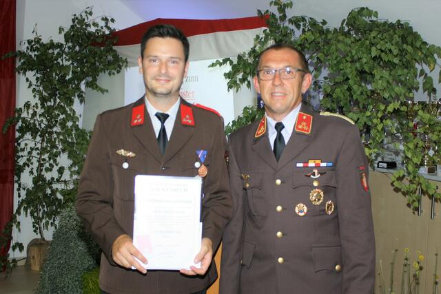 Ehrungstag der FF Hackenbuch.: 70 Jahre Feuerwehr, Bundesauszeichnung ...