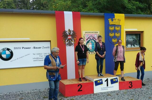 Sport- und Jagdschützenverein: Iris Rauscher und Sabine Temper am ...