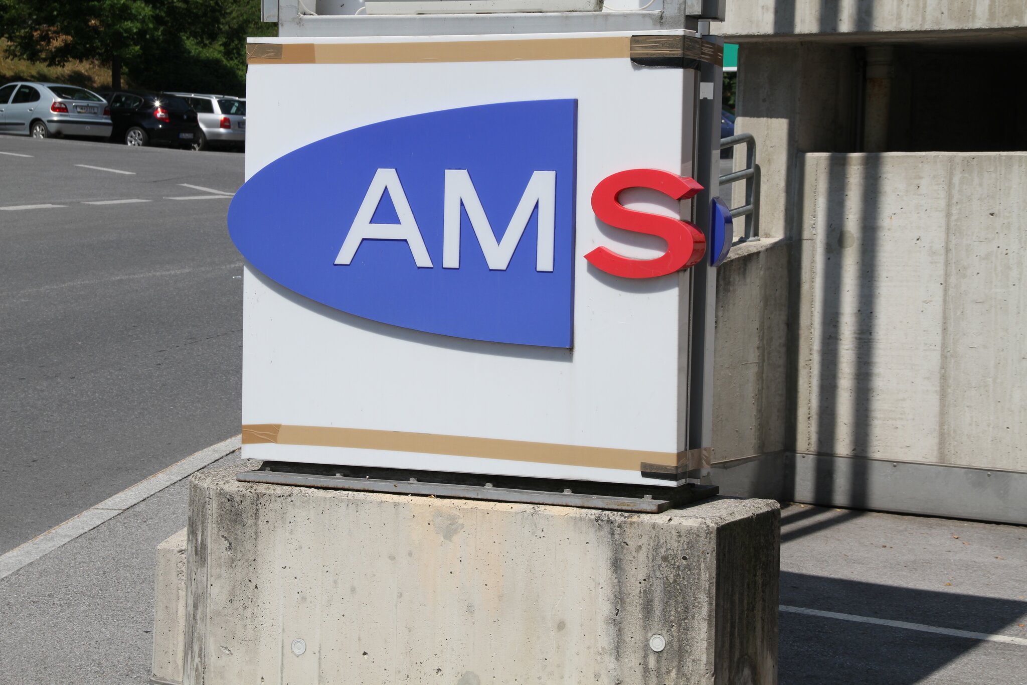 Persönlich zur Arbeitsplatz-Suche: AMS eröffnet wieder alle ...