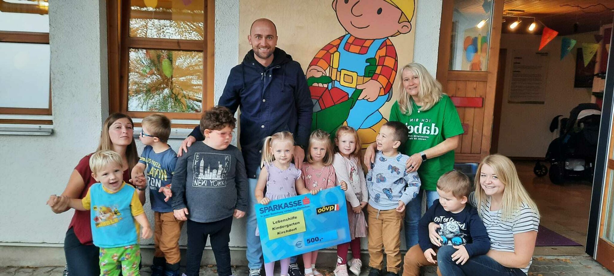 Scheckübergabe: Alex Hauser überreicht Spende an Lebenshilfe ...